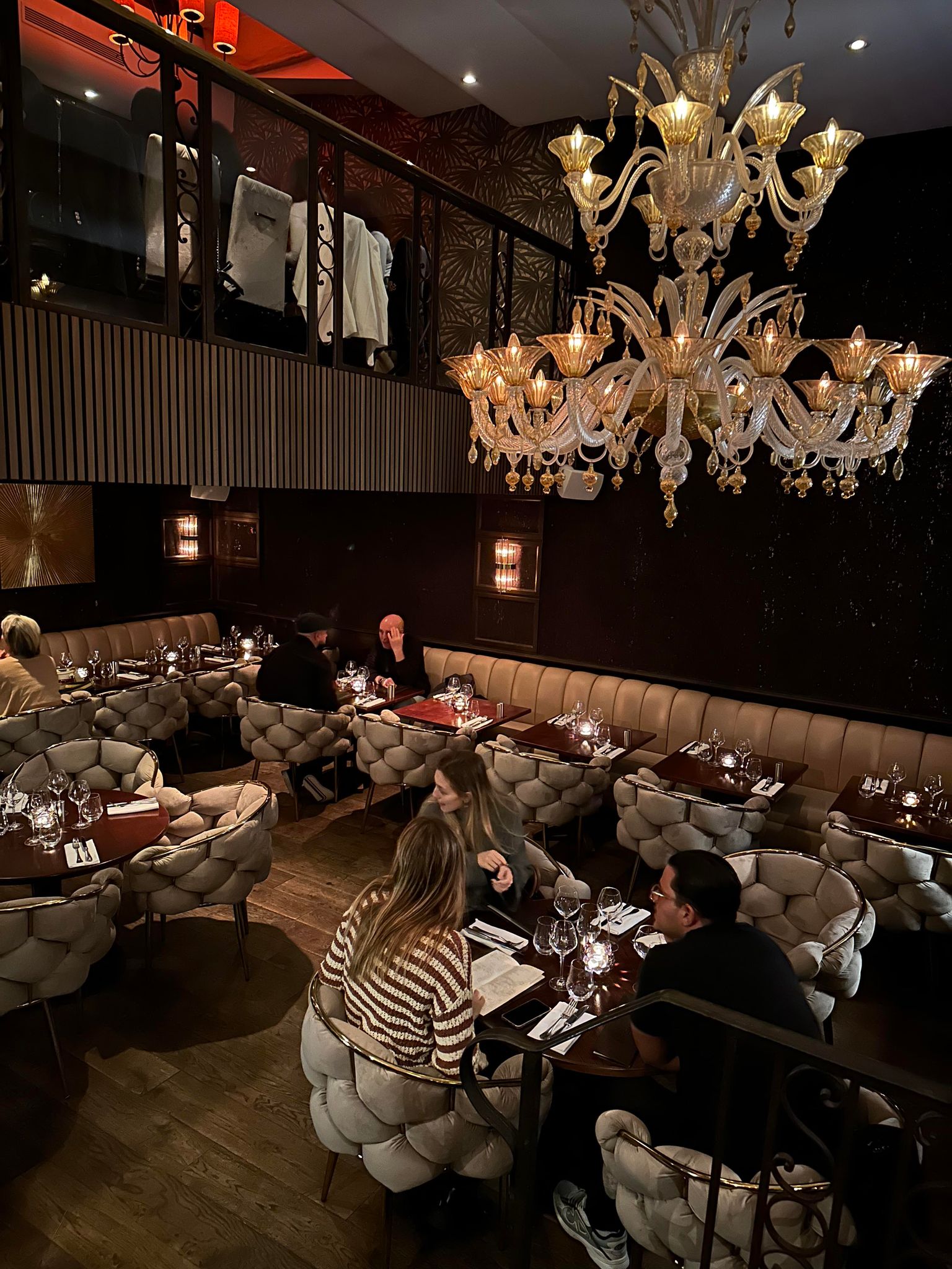 Oya, le nouveau restaurant festif parisien qui propose une cuisine ...