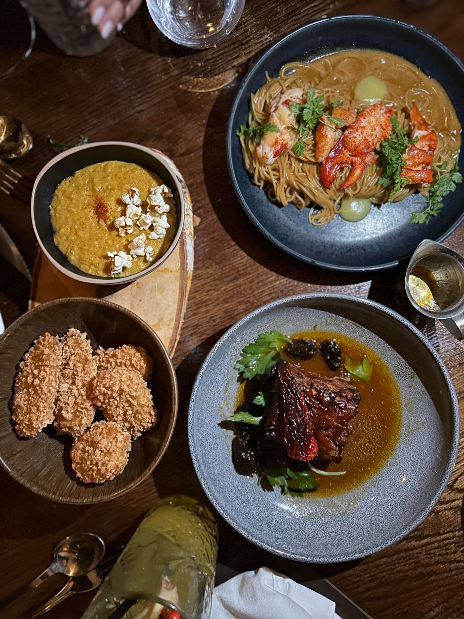 Oya, le nouveau restaurant festif parisien qui propose une cuisine ...